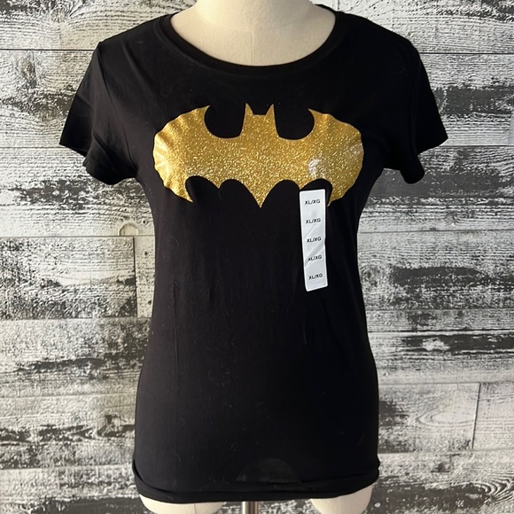 Batman | Shirts & Tops | Nwt Youth Batman Shirt With Gold Glitter ...